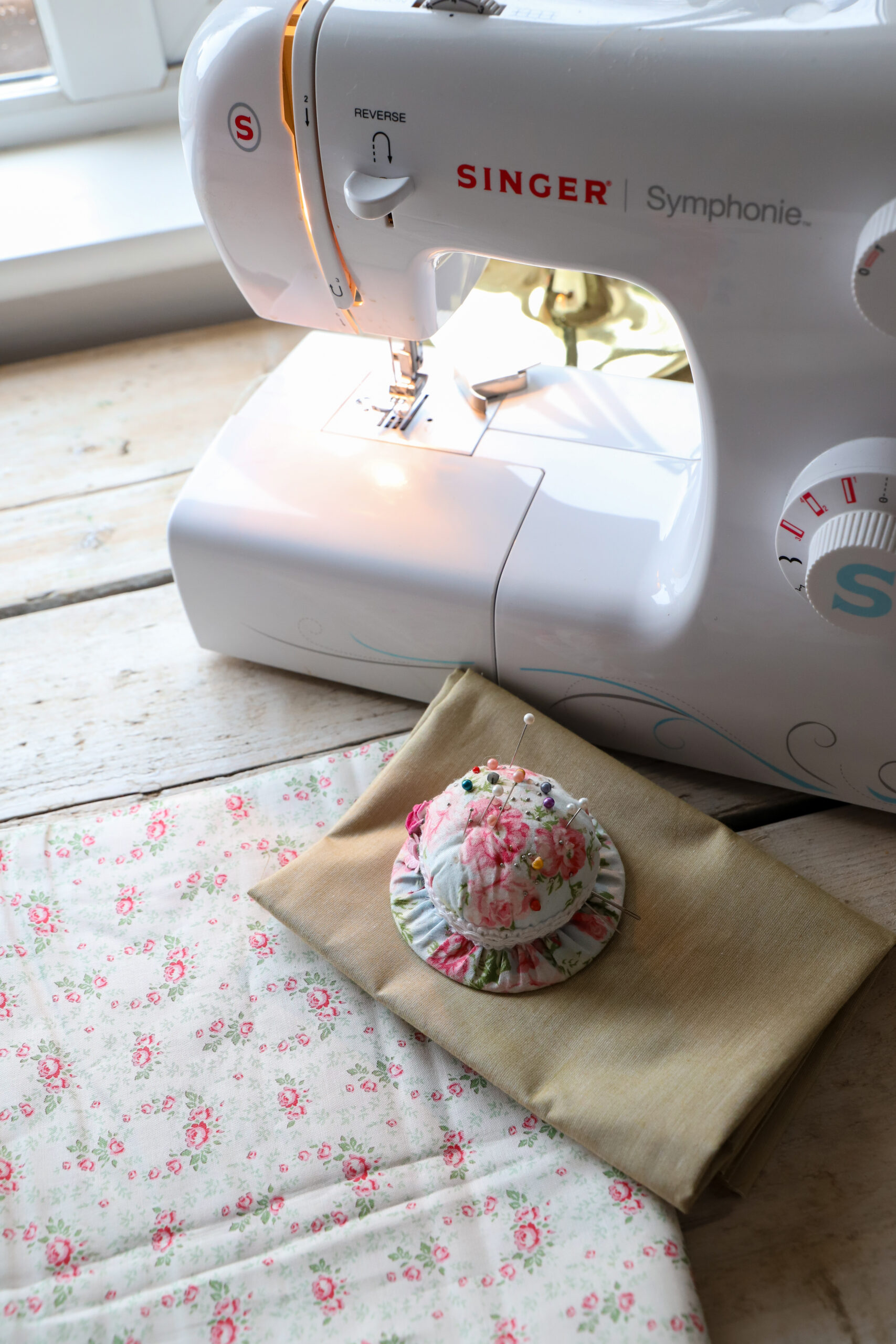 Easy sew table runner with mitre corners | Video tutorial - Dainty ...
